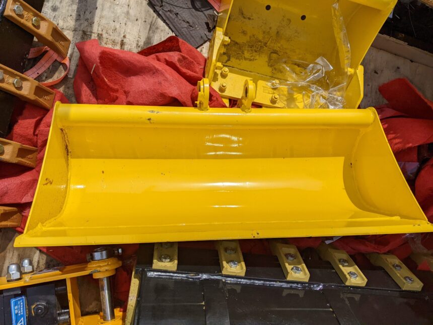 Muletrac 30" Bucket for 1-Ton Muletrac Excavator
